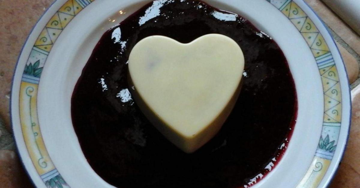 COEUR CHOCOLAT BLANC ET SA MOUSSE DE FRUITS ROUGES par scrapinette27 ...